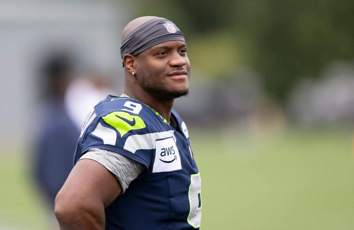 Kenneth Walker Seahawks captain in Atlanta. Contract ending | The Olympian